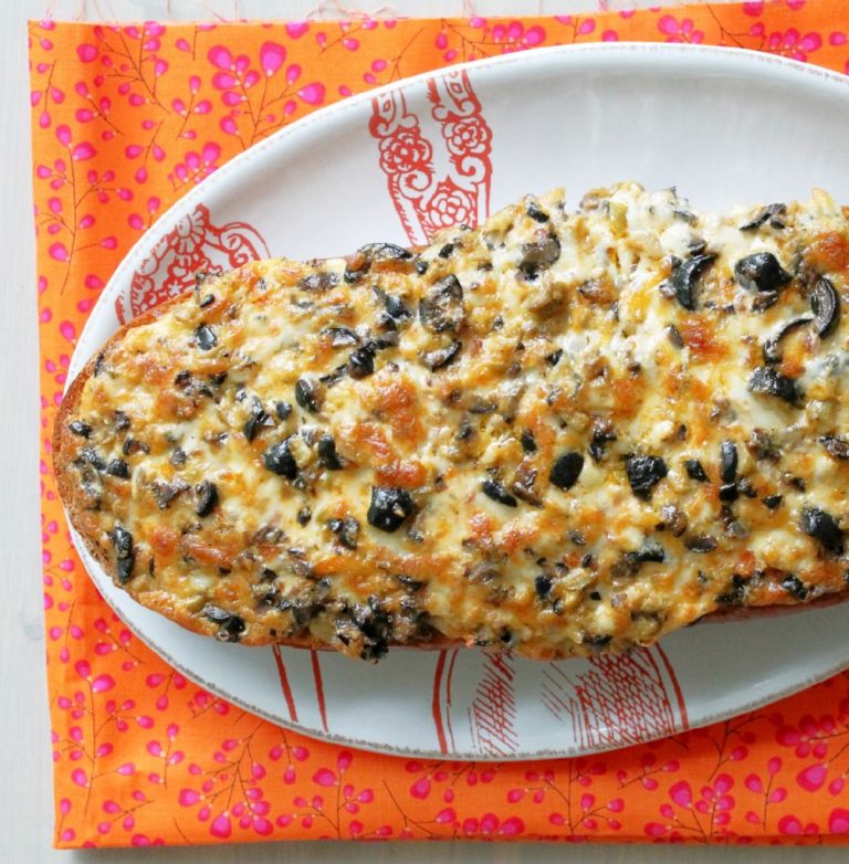 Olive Cheesy Garlic Bread - Foodtastic Mom